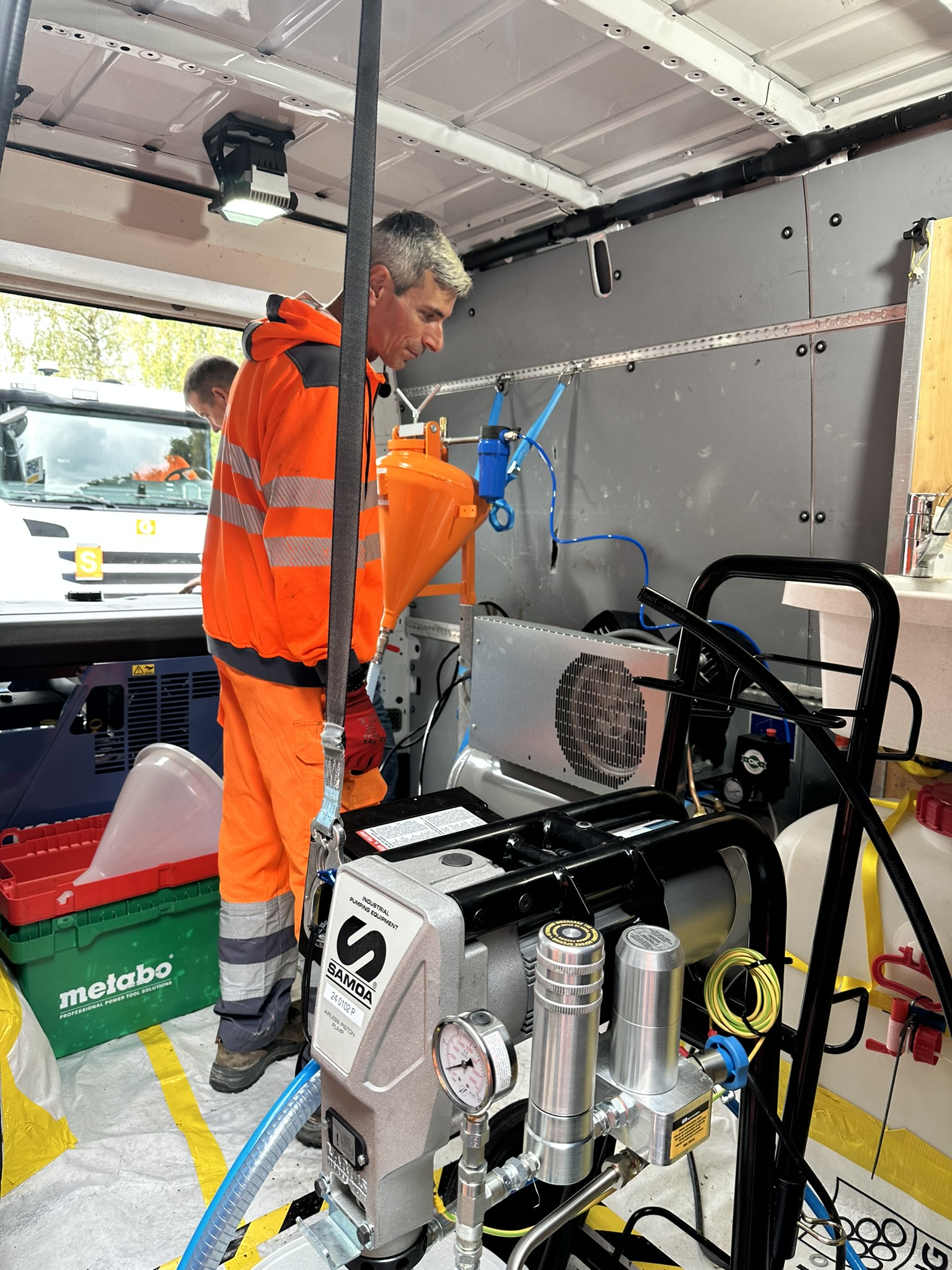 𝗨𝗟𝗧𝗥𝗔𝗚𝗨𝗔𝗥𝗗™: SOLOSAR trains the teams of GREUTER AG in the German ...