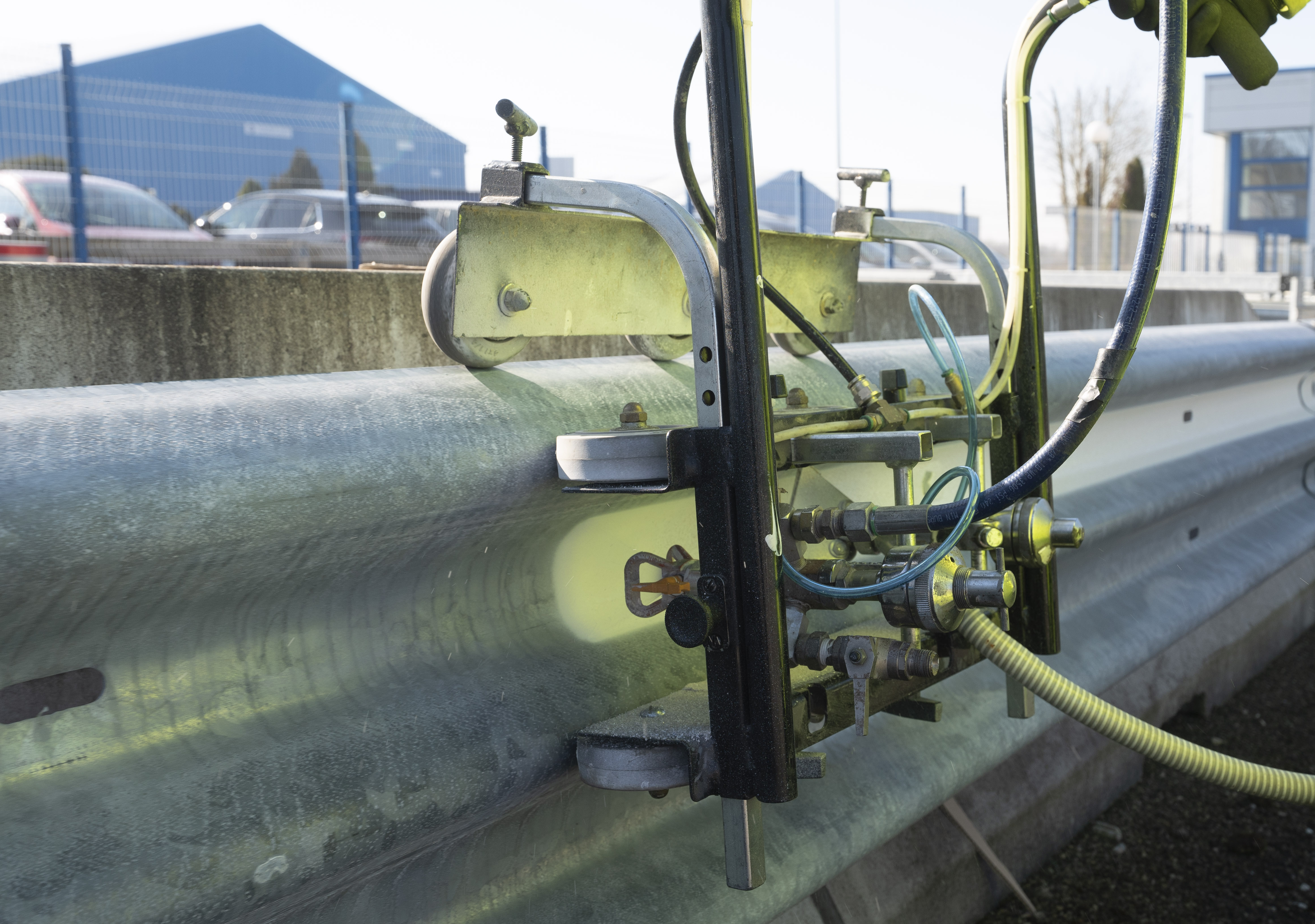 Highly retroreflective coating system applicable on all vehicule ...